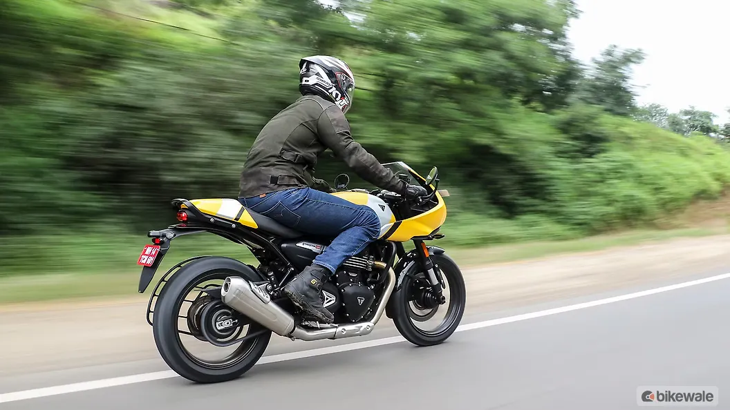 Triumph Thruxton 400 Right Side View Image – BikeWale
