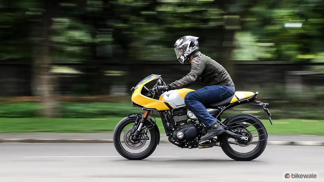 Triumph Thruxton 400 Right Side View Image – BikeWale