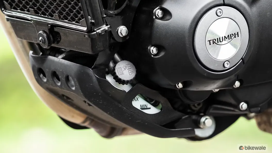 Triumph Thruxton 400 Right Side View Image – BikeWale