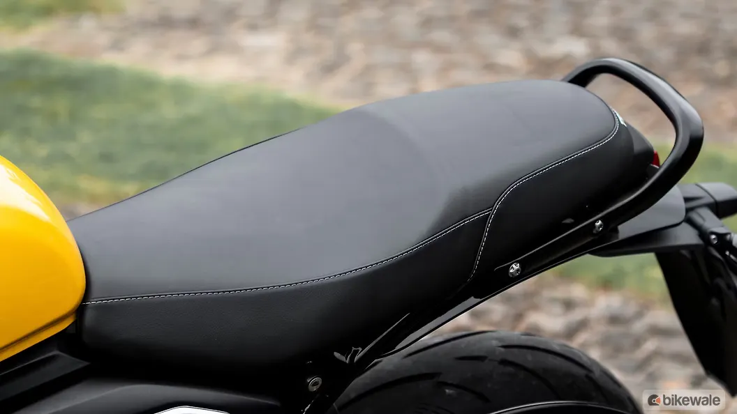 Triumph Thruxton 400 Saree Guard Image – BikeWale