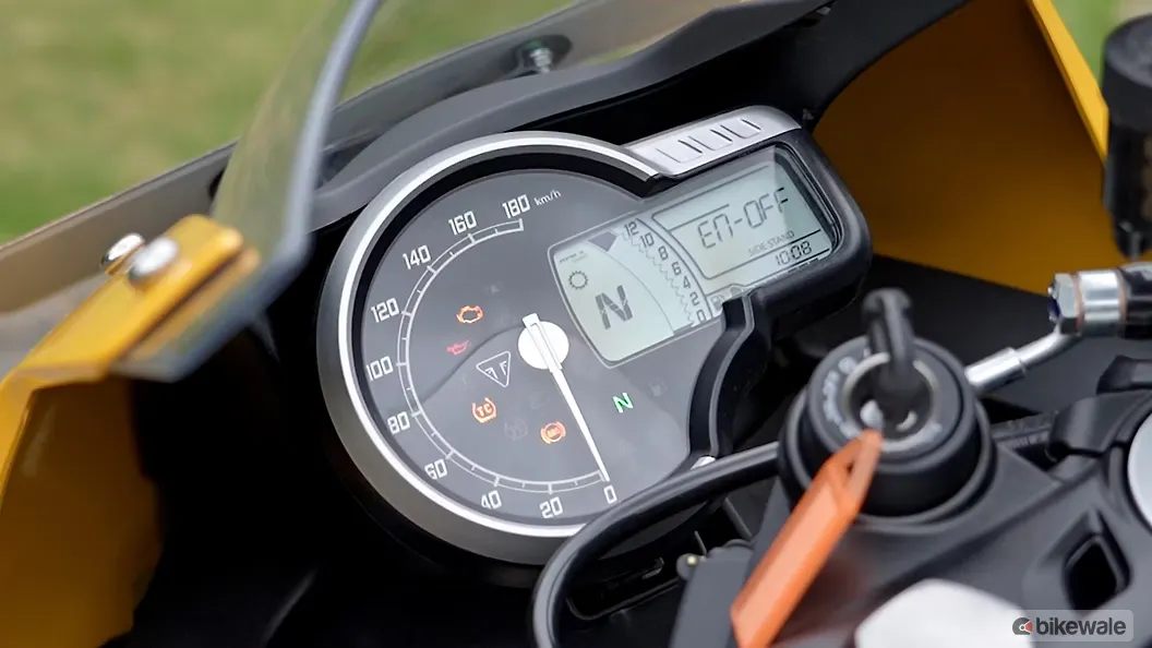 Triumph Thruxton 400 Front View Image – BikeWale