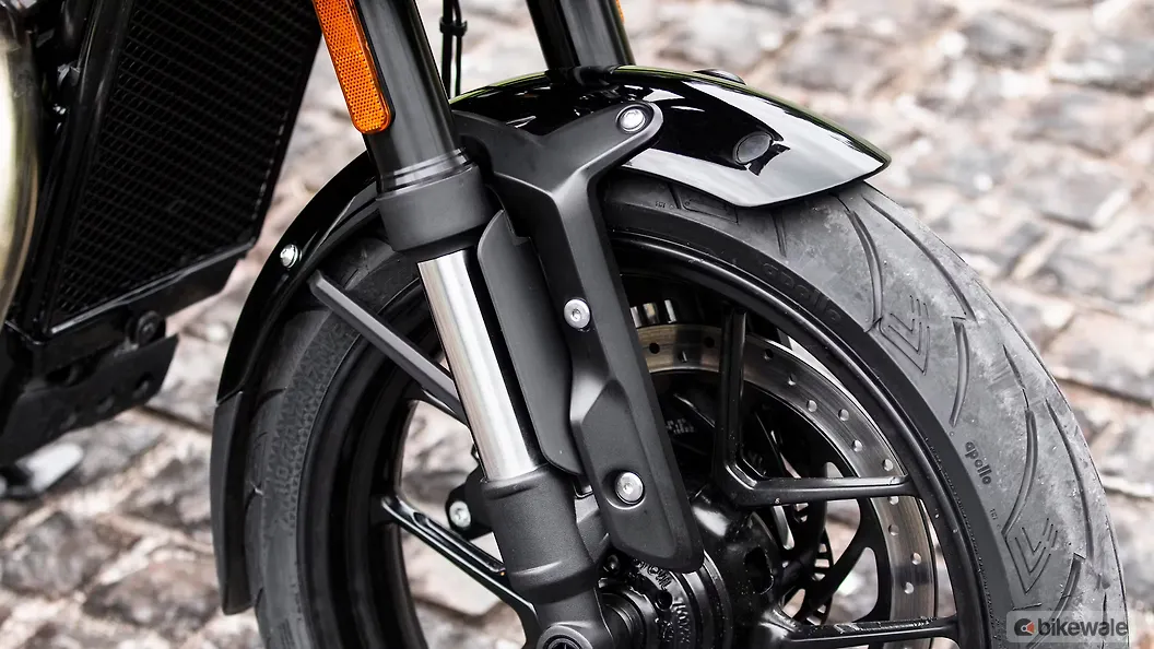 Triumph Thruxton 400 Front Suspension Preload Adjuster Image – BikeWale