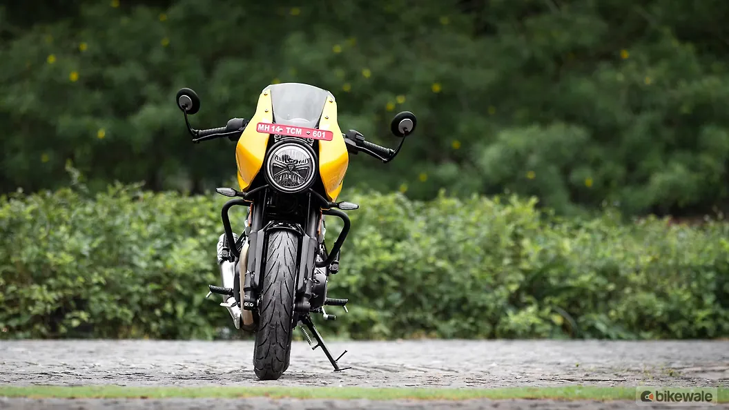 Triumph Thruxton 400 Left Front Three Quarter Image – BikeWale