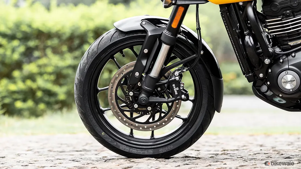 Triumph Thruxton 400 Front Wheel Image – BikeWale