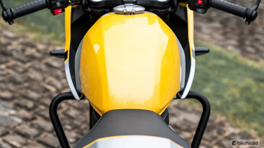 Triumph Thruxton 400 Engine From Left Image – BikeWale