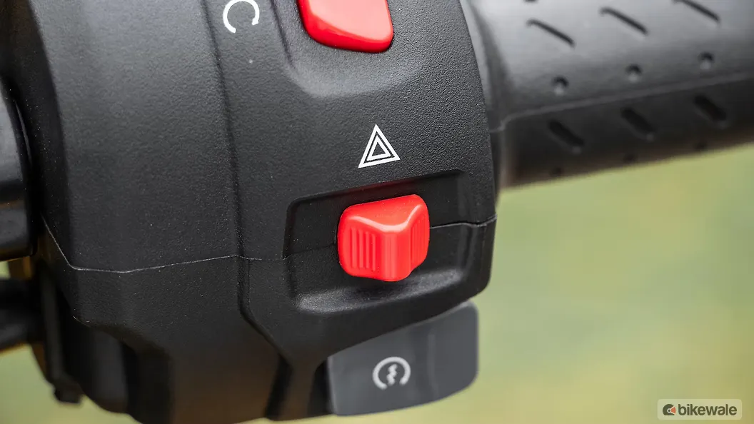 Triumph Thruxton 400 Emergency Off Switch/Kill Switch Image – BikeWale