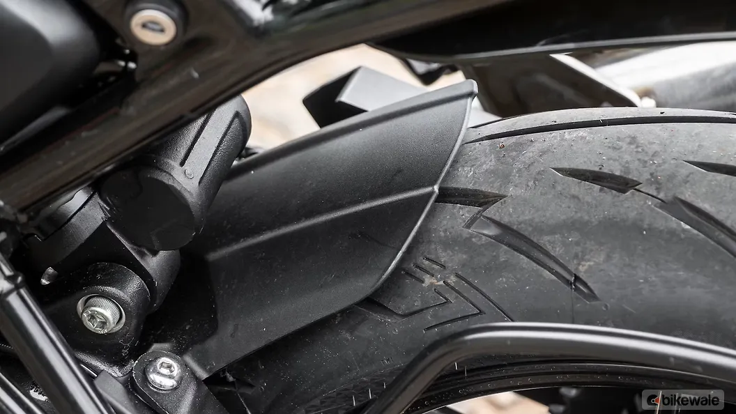 Triumph Thruxton 400 Rear Wheel Image – BikeWale