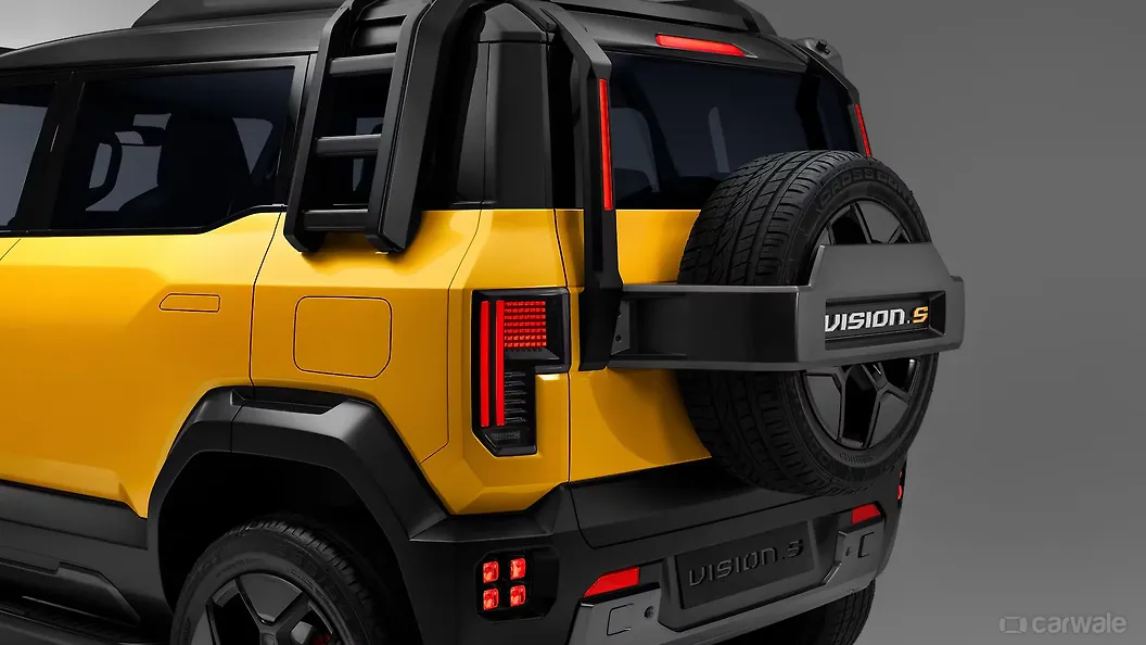 Vision S Compact SUV Right Front Three Quarter Image, Vision S Compact ...