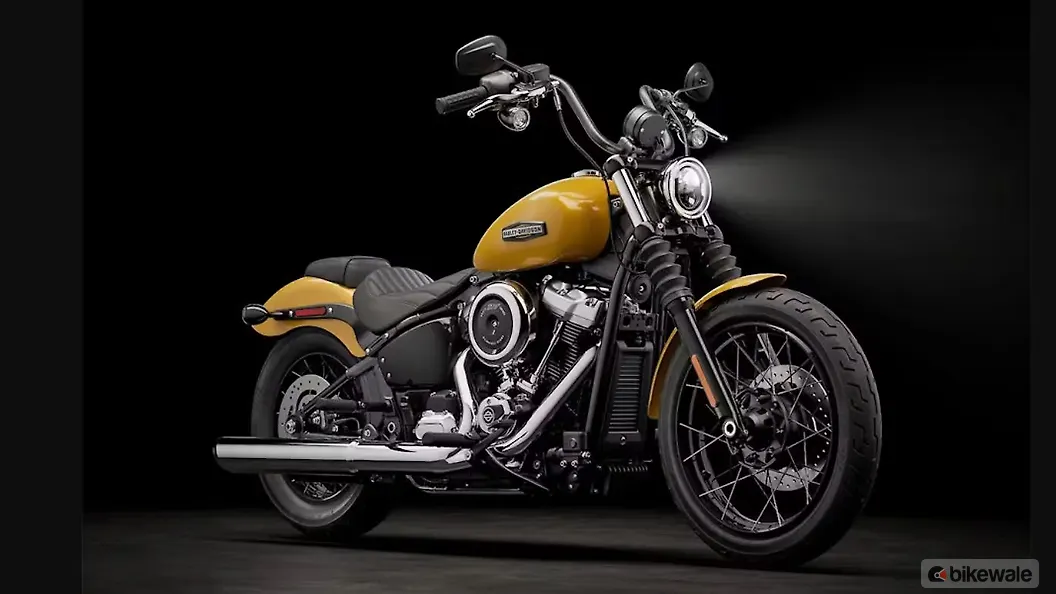 Harley-Davidson Street Bob Right Rear Three Quarter Image – BikeWale