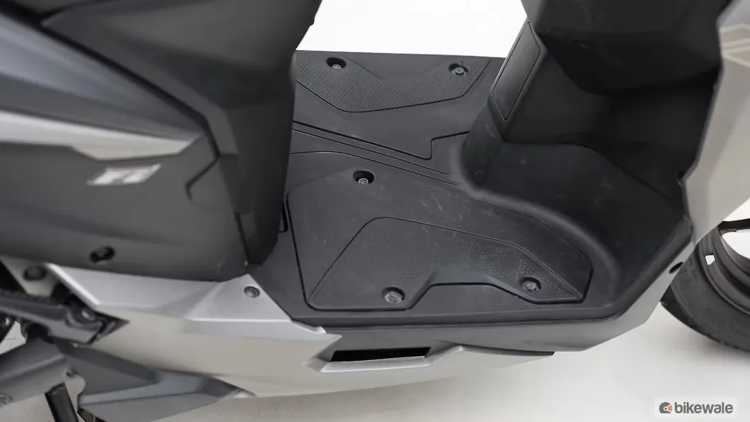 Hero Xoom 125 Right Front Three Quarter Image – BikeWale