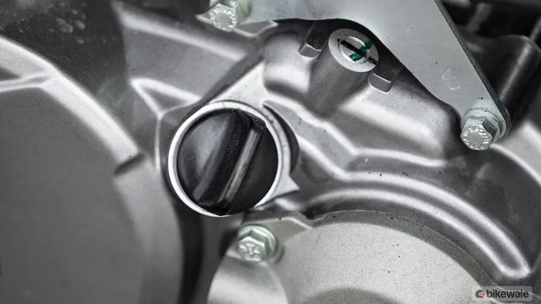 Hero Glamour X 125 Oil Cap/Dipstick Image – BikeWale