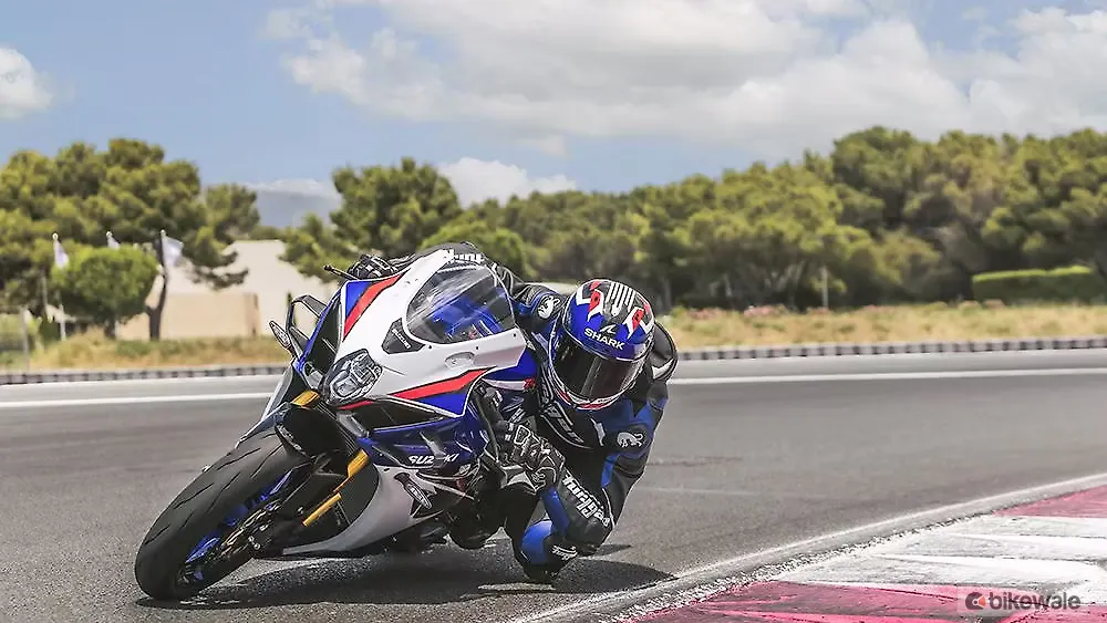 Suzuki GSX-8R Left Front Three Quarter Image – BikeWale