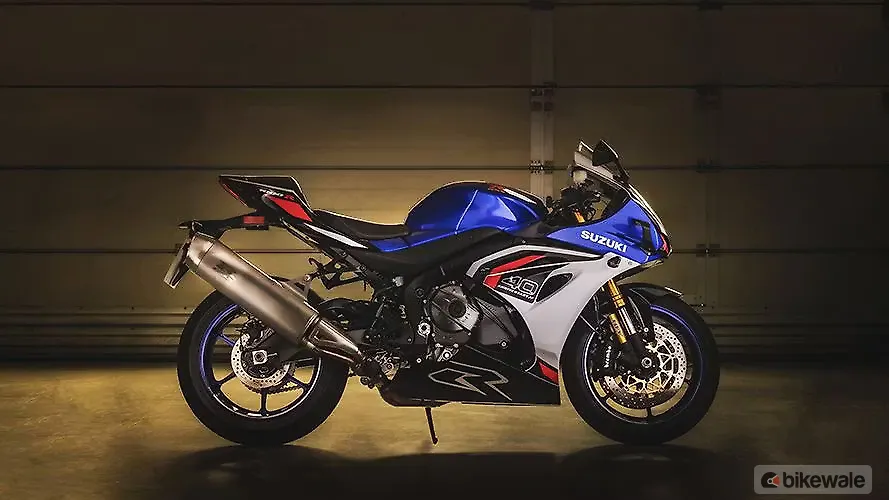 Suzuki GSX-8R Right Side View Image – BikeWale