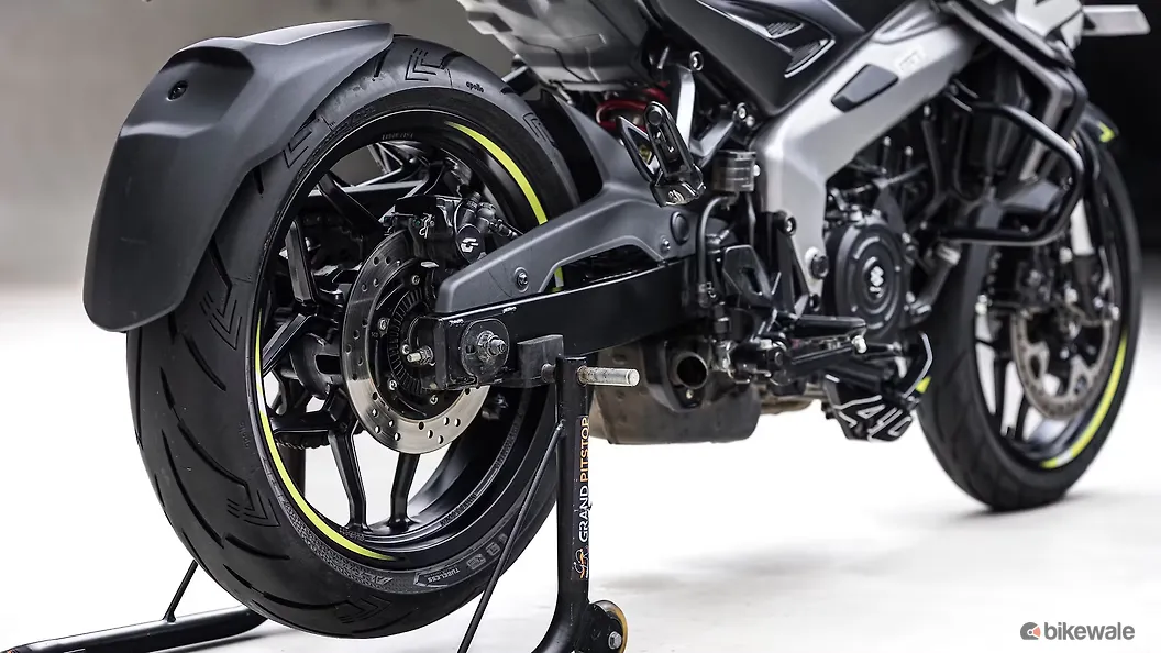 Bajaj Pulsar NS400Z Rear Alloy Wheel Image – BikeWale