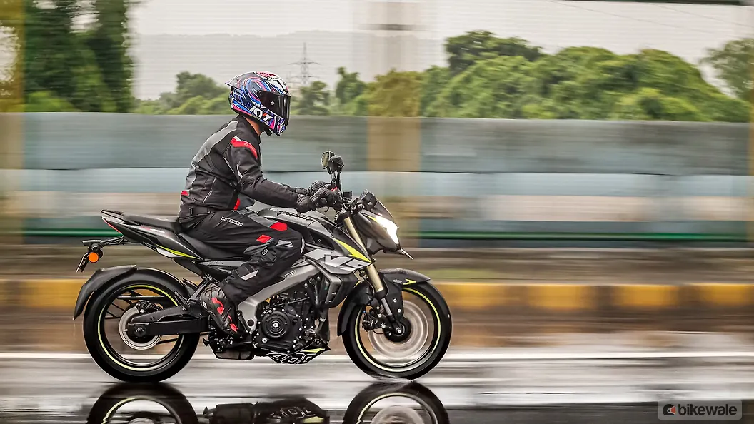 Bajaj Pulsar NS400Z Right Side View Image – BikeWale