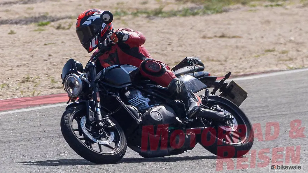 Triumph Tracker 400 Right Front Three Quarter Image – BikeWale