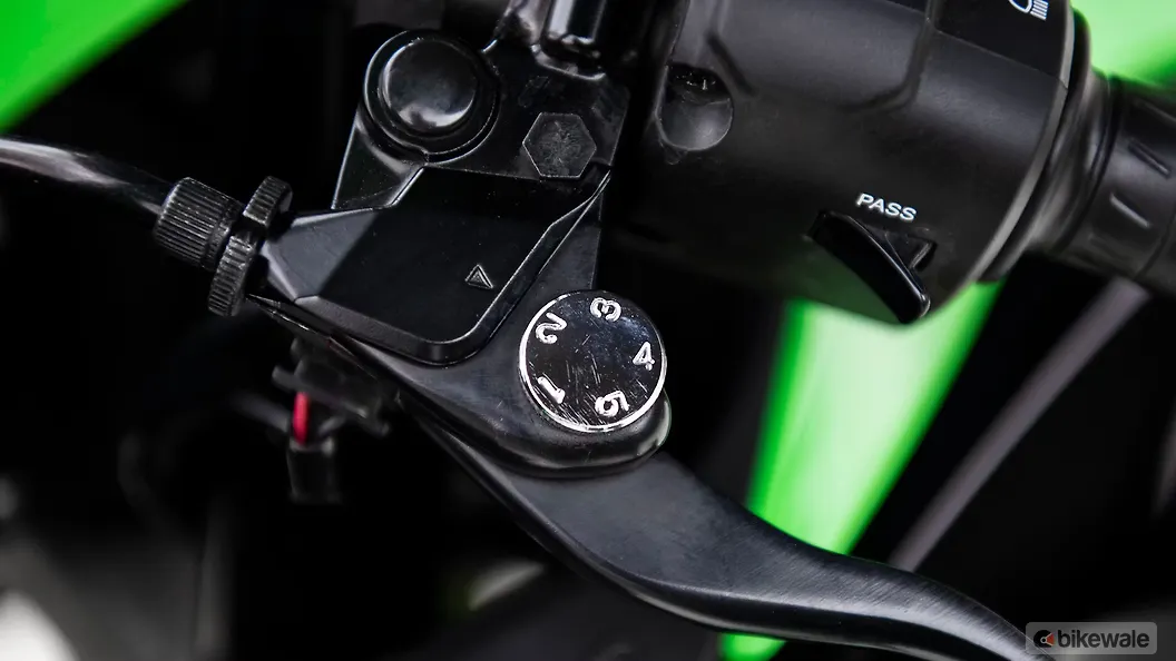 Kawasaki Ninja ZX-6R High Beam Low Beam Switch Image – BikeWale