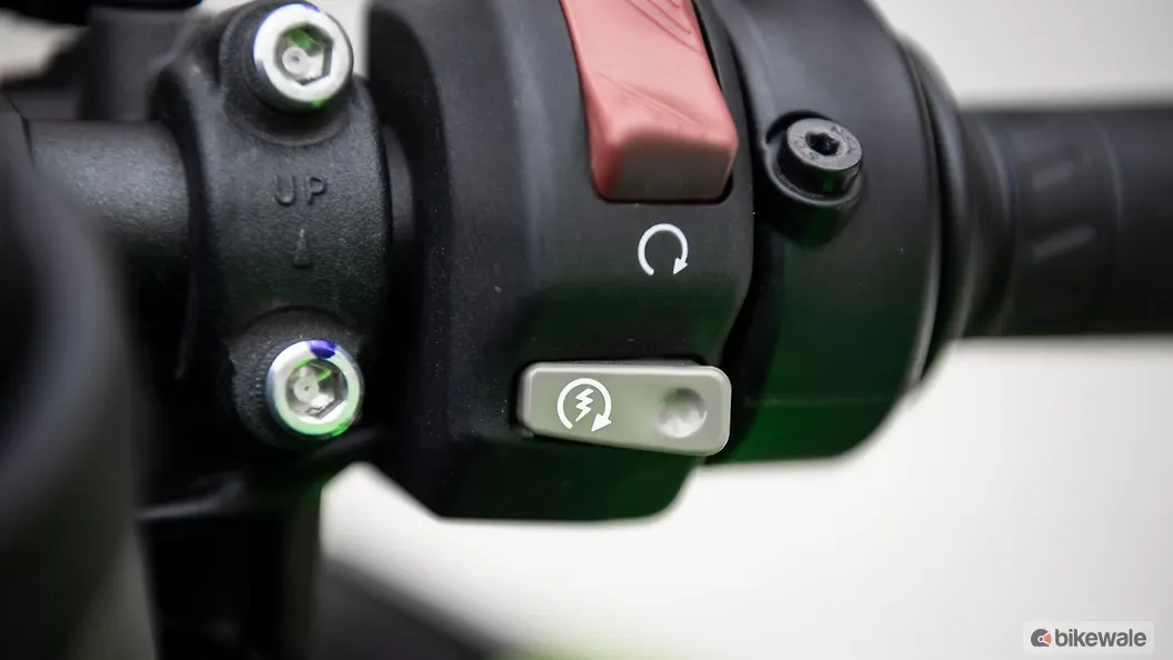 Kawasaki Ninja ZX-6R Self Start Switch Image – BikeWale
