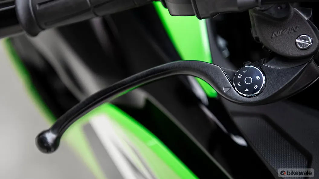 Kawasaki Ninja ZX-6R Heel Plate Image – BikeWale