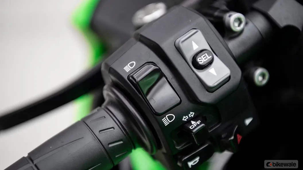 Kawasaki Ninja ZX-6R High Beam Low Beam Switch Image – BikeWale