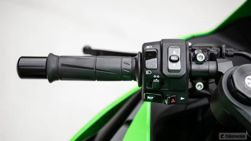 Kawasaki Ninja ZX-6R Windscreen Image – BikeWale