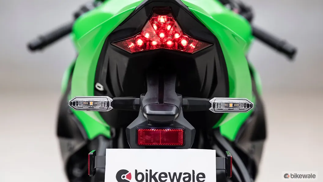 Kawasaki Ninja ZX-6R Rear Reflex Reflector Image – BikeWale
