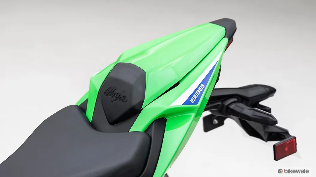 Kawasaki Ninja ZX-6R Rear Cowl Image – BikeWale