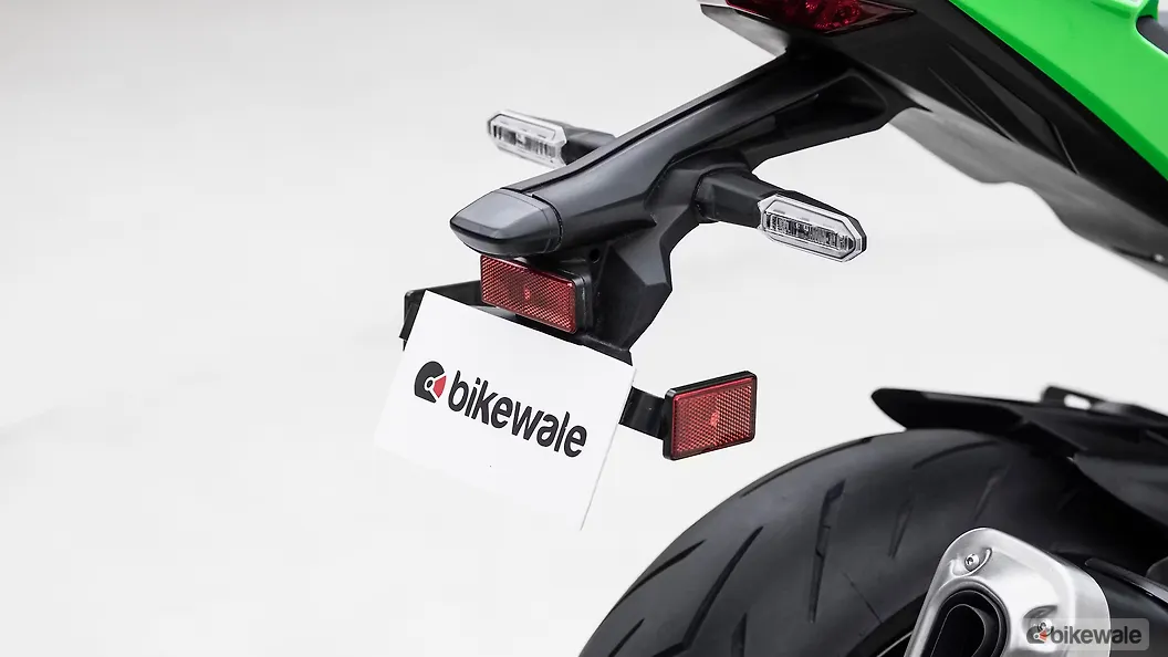 Kawasaki Ninja ZX-6R Rear Reflex Reflector Image – BikeWale
