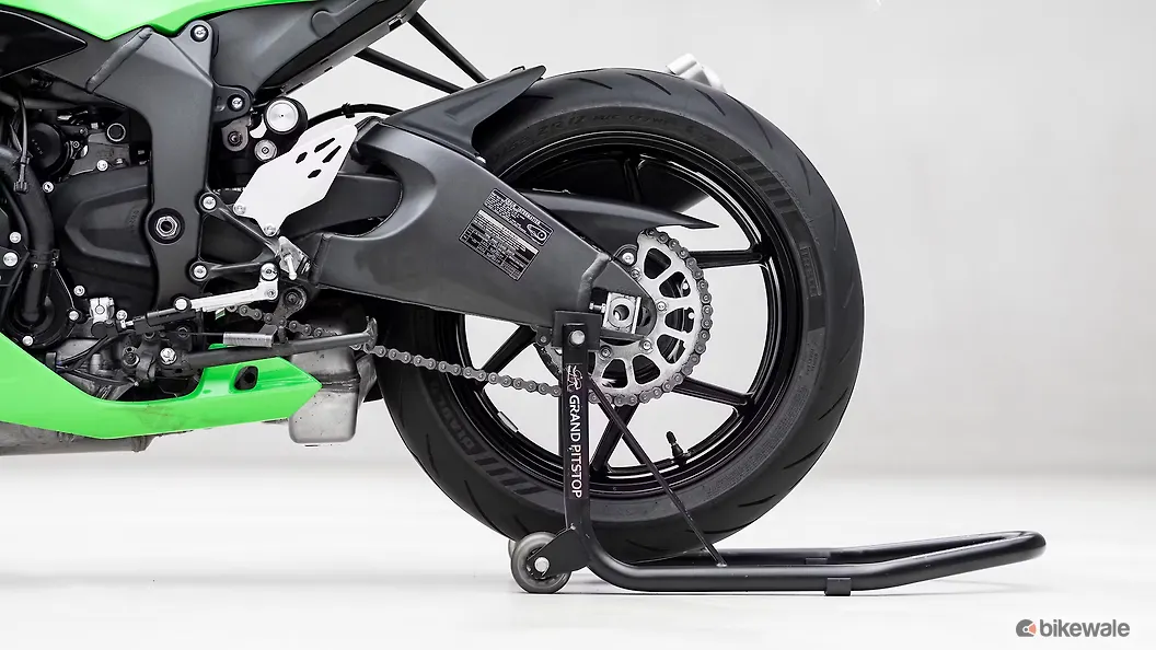 Kawasaki Ninja ZX-6R Rear Tyre Image – BikeWale