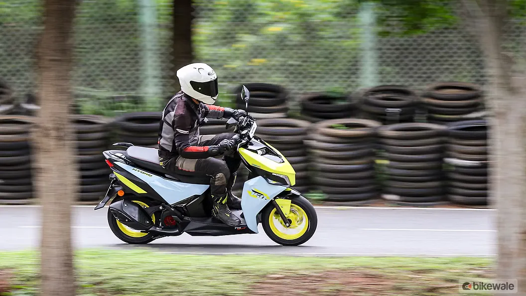 TVS Ntorq 150 Right Front Three Quarter Image – BikeWale