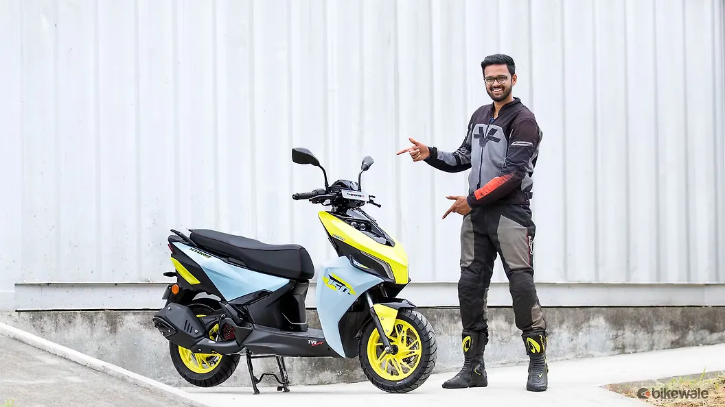TVS Ntorq 150 Right Side View Image – BikeWale