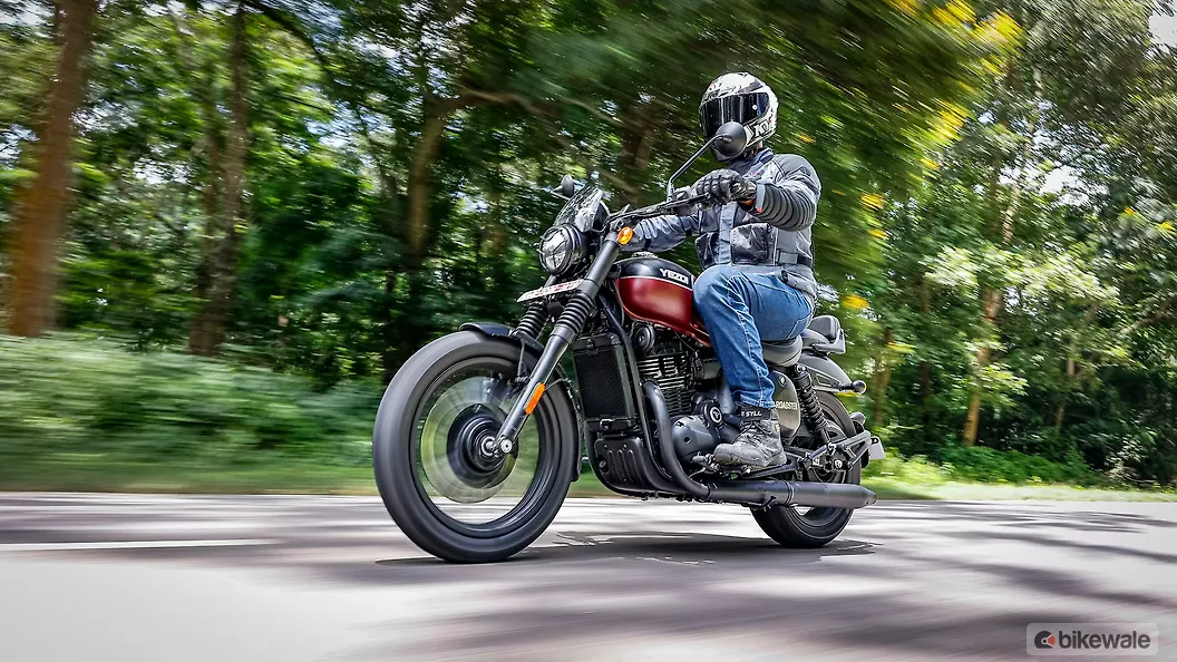 Yezdi Roadster Right Side View Image – BikeWale