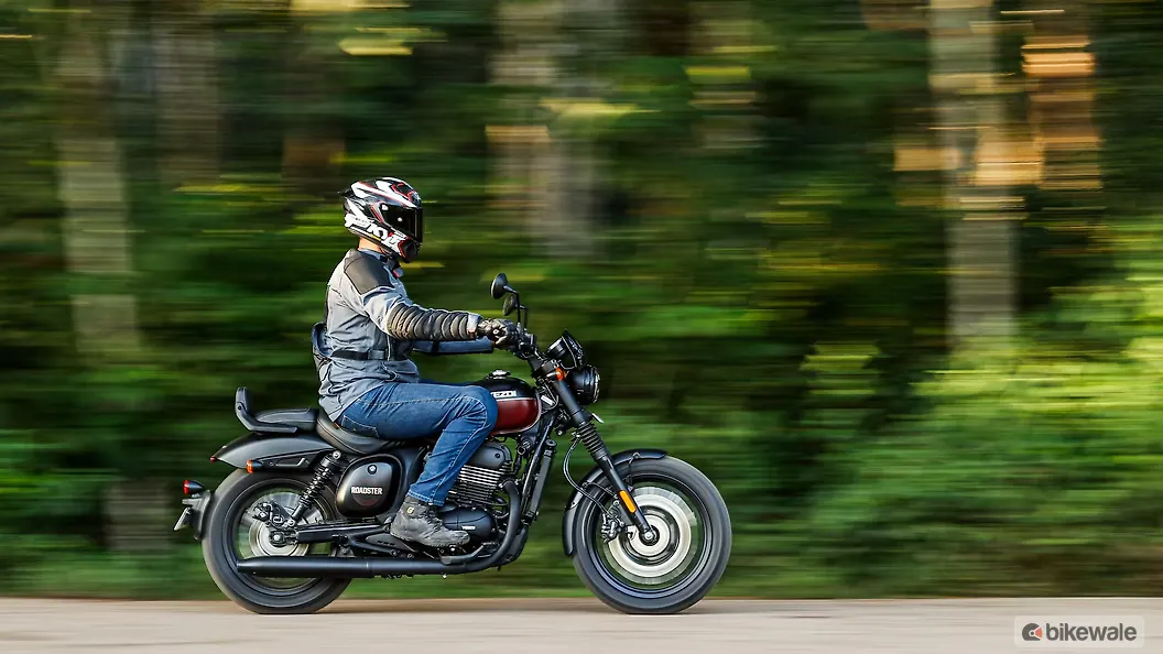 Yezdi Roadster Right Side View Image – BikeWale