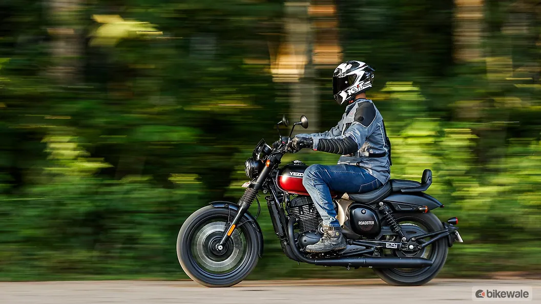 Yezdi Roadster Right Side View Image – BikeWale
