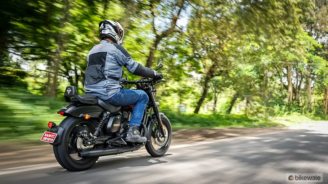 Yezdi Roadster Right Side View Image – BikeWale