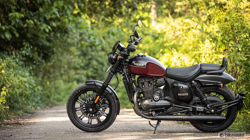 Yezdi Roadster Right Side View Image – BikeWale