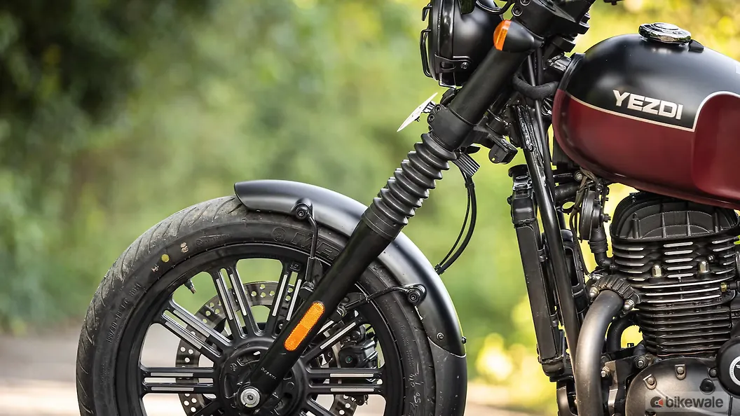Yezdi Roadster Right Side View Image – BikeWale