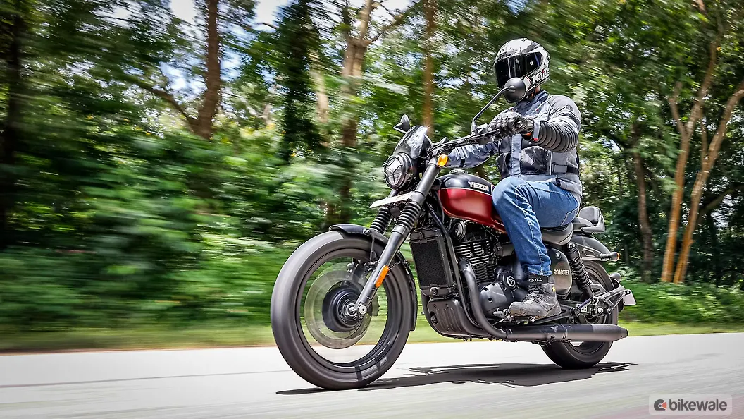 Yezdi Roadster Right Side View Image – BikeWale
