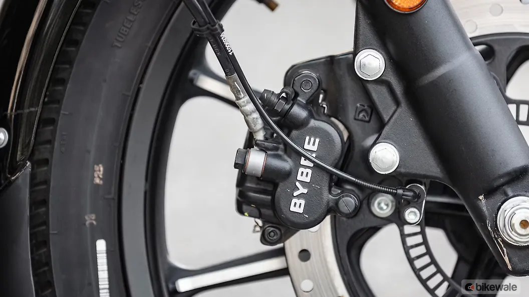 Royal Enfield Meteor 350 Front Disc Brake Caliper Image – BikeWale