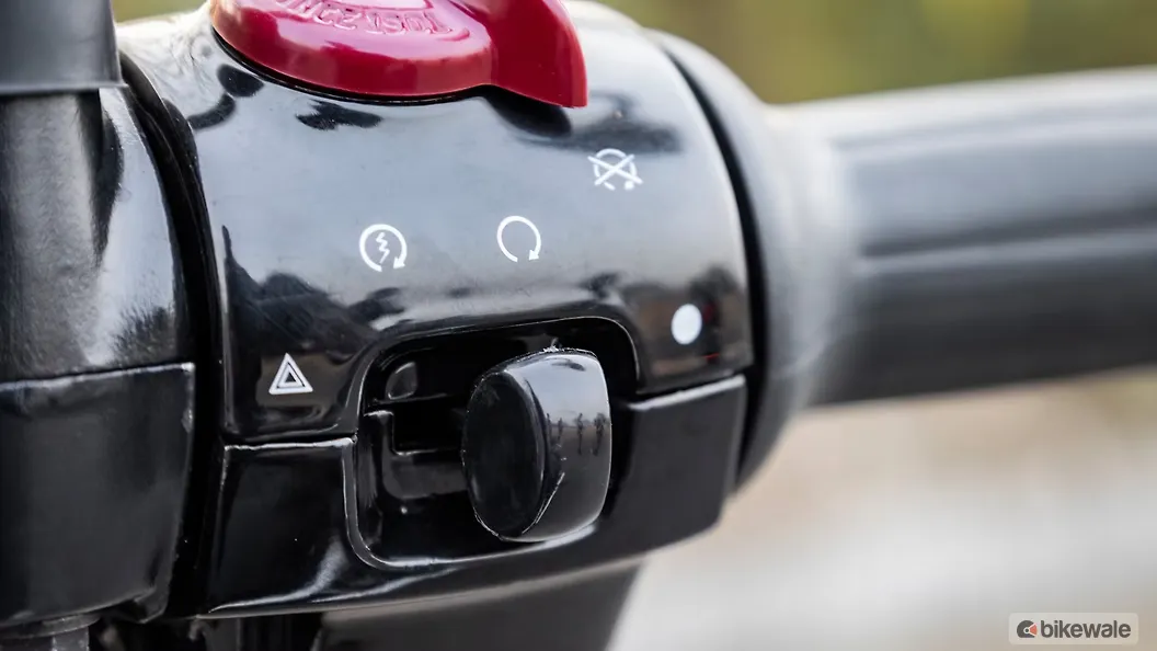 Royal Enfield Meteor 350 Hazard Warning Lights Switch Image – BikeWale