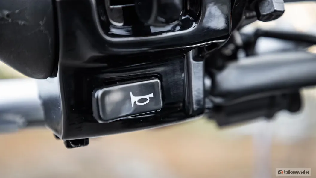 Royal Enfield Meteor 350 Hazard Warning Lights Switch Image – BikeWale