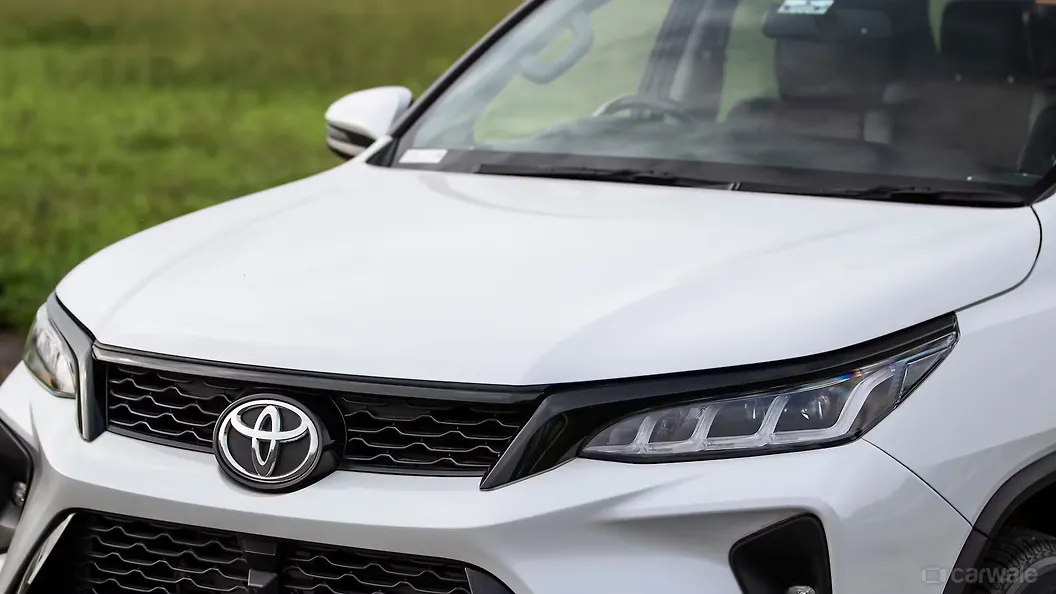 Fortuner Legender Front Windshield/Windscreen Image, Fortuner Legender ...