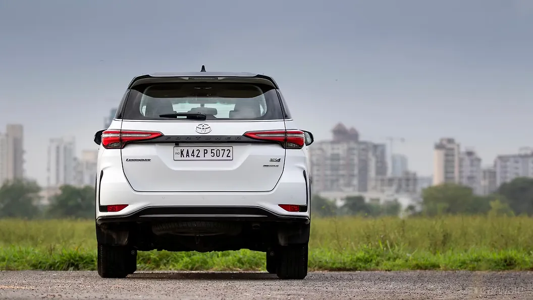 Fortuner Legender Rear View Image, Fortuner Legender Photos in India ...