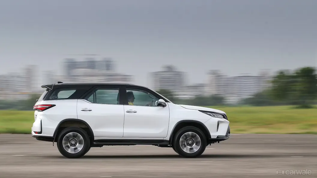 Fortuner Legender Rear View Image, Fortuner Legender Photos in India ...