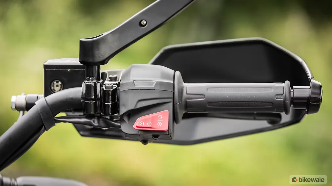 Ultraviolette X47 Crossover Right Side Handelbar Throttle Grip Image ...