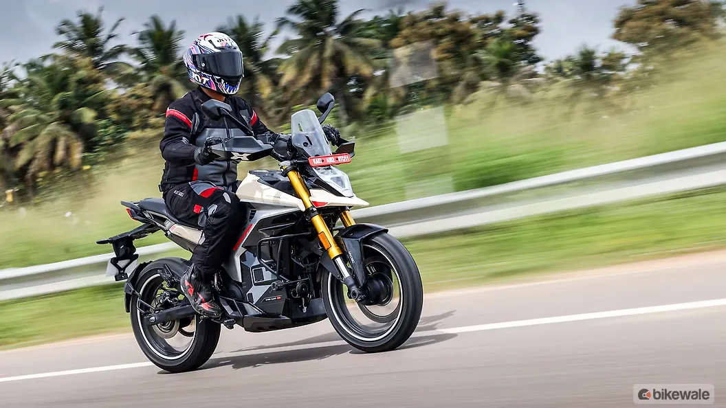 Ultraviolette X47 Crossover Right Front Three Quarter Image – BikeWale