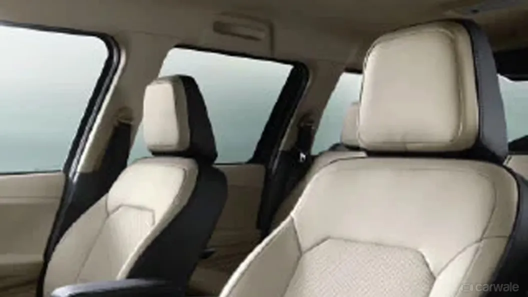 Bolero Neo Front Seat Headrest Image, Bolero Neo Photos in India - CarWale