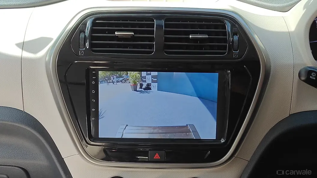 Bolero Neo Infotainment System Image, Bolero Neo Photos in India - CarWale