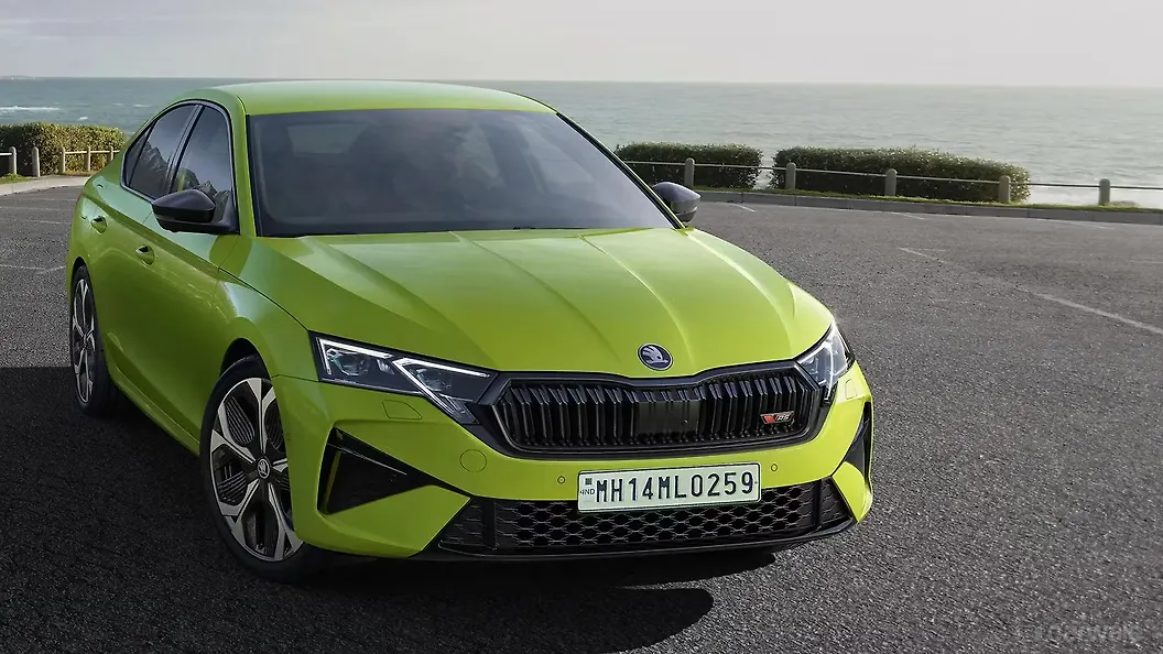 Octavia RS Right Front Three Quarter Image, Octavia RS Photos in India ...