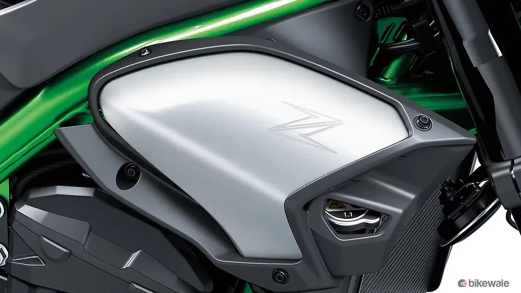 Kawasaki Z900 Tail Light Image – BikeWale